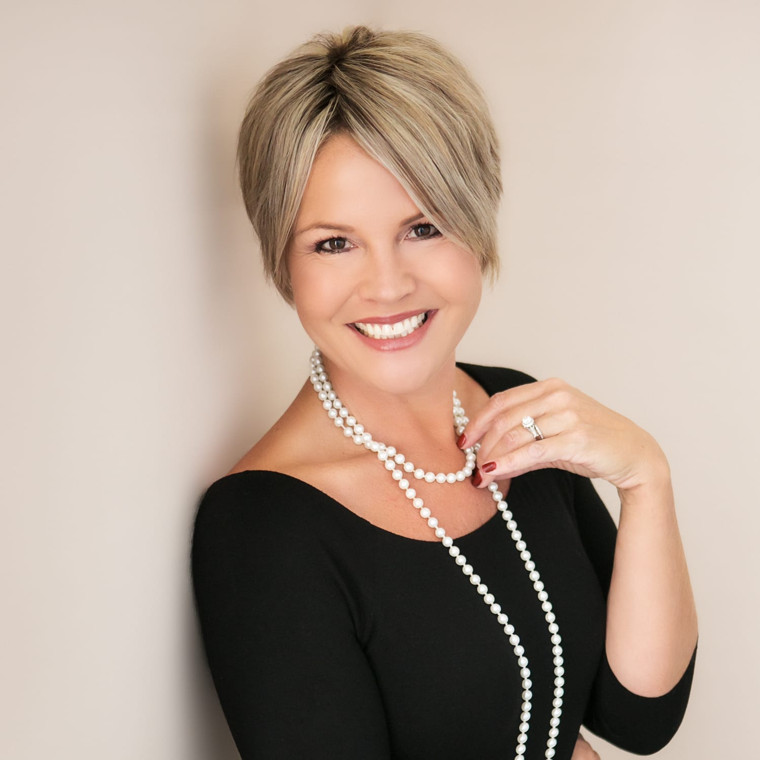 SchlickArt’s Best Tips For The Perfect Headshot, From Head To Toe